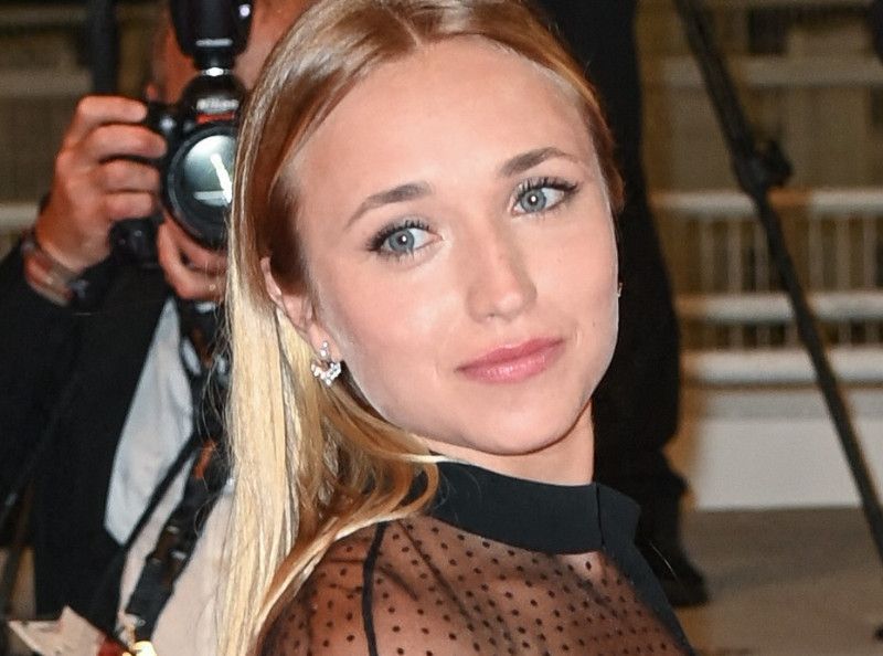 Alexandra Lamy Seins Nus Regard Imparable Sur Son Cul Sa Fille Chloé Jouannet Fait à